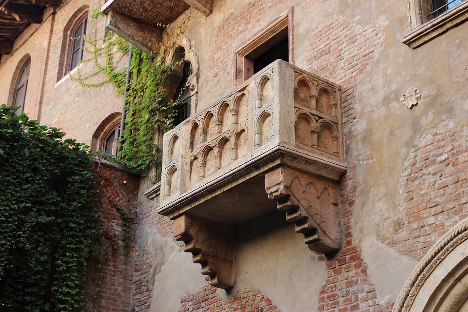 Original Romeo And Juliet Essay Topics Original Romeo And Juliet Essay Topics